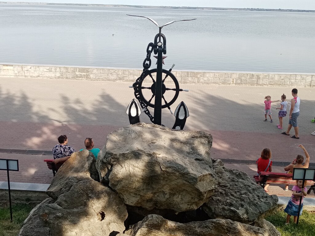 Anıt, heykel Камышанам, речникам и морякам, Kamyşin, foto