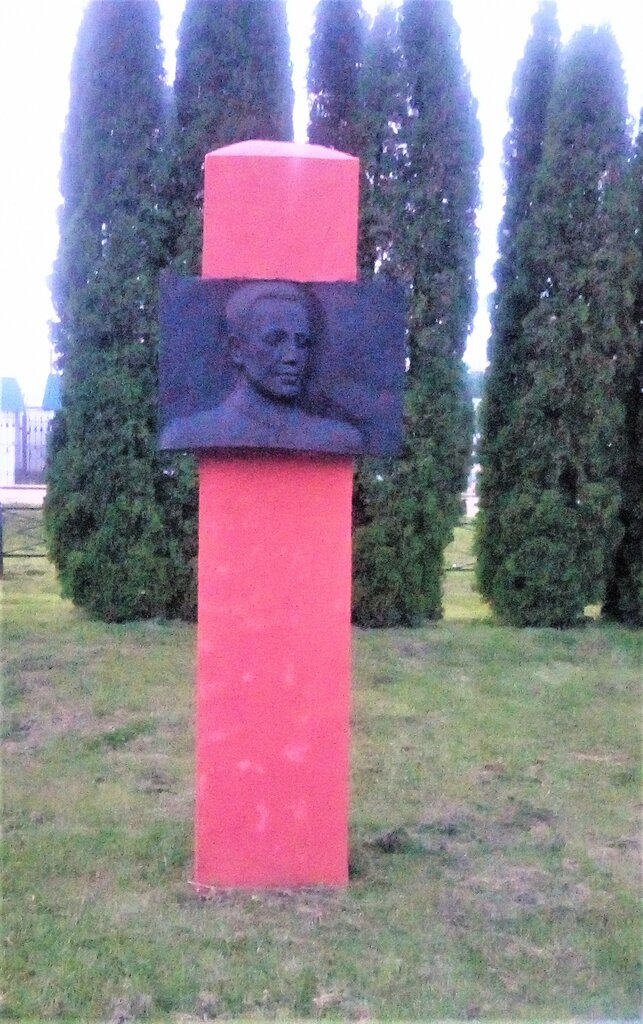 Anıt, heykel Герой Советского Союза Николай Лаврентьевич Платонов, Mosalsk, foto