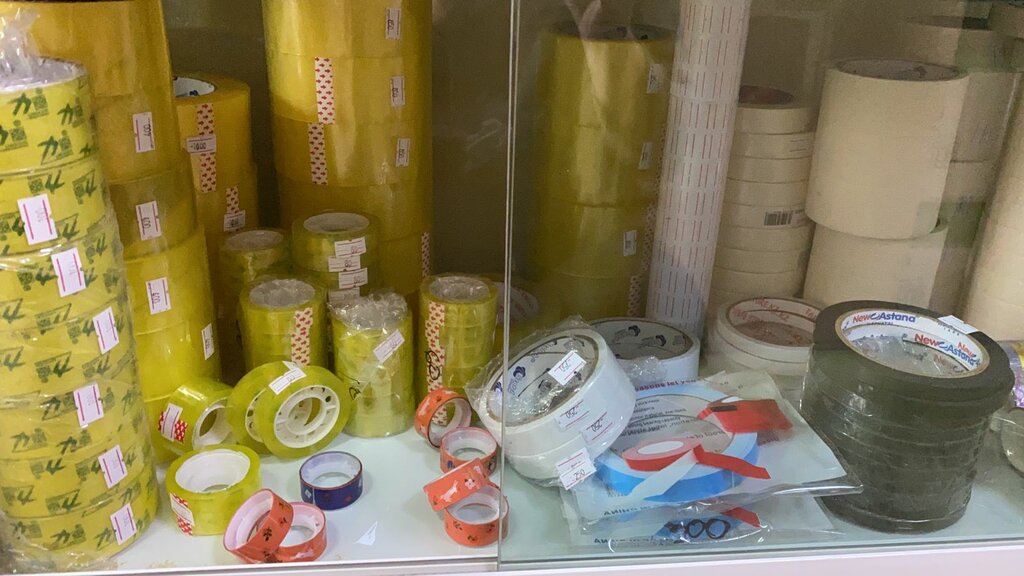 Kırtasiyeler Kense tauarlary dukeni, Karağandı eyaleti, foto