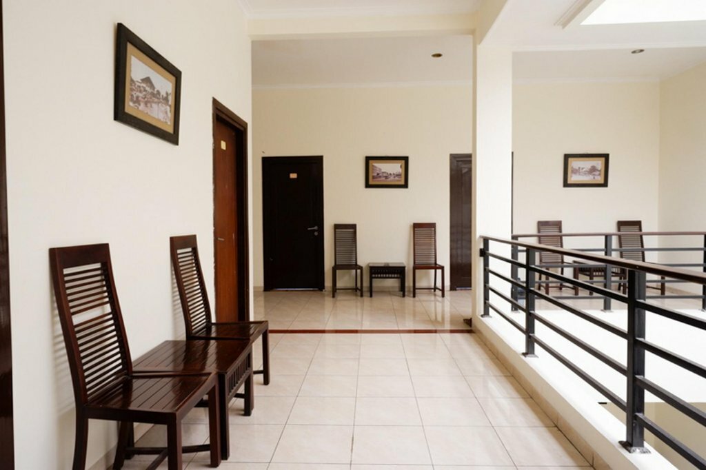 Otel RedDoorz near Wisata Kota Lama Semarang, Semarang, foto