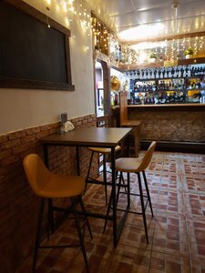 Korchma (ulitsa Karla Libknekhta No:3, Ostrov), kafe  Ostrov'dan