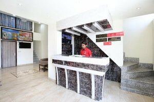 Oyo Flagship 41641 Poonam Palace (State of Gujarat, Ahmedabad, Navrangpura), otel  Ahmadabad'dan