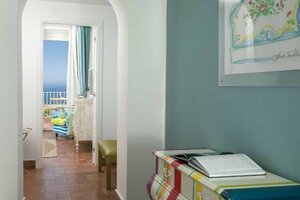 Casa Marta Capri (Campania, Province of Naples, Capri, Via Roma, 28), otel  Capri'den