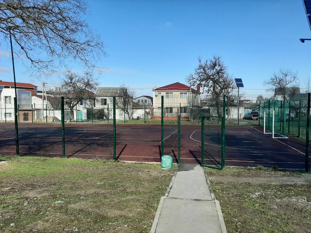 Spor alanı Футбольное поле, Simferopol (Akmescit), foto