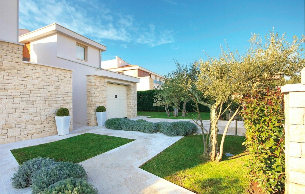 Otel Stunning Home in Vabriga With Wifi and 3 Bedrooms, Dünya, foto