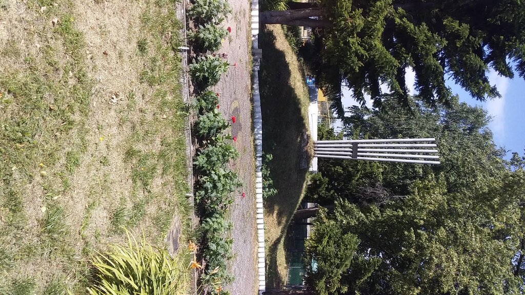 Anıt, heykel Стела выпускникам средней школы № 3, погибшим в боях за Родину, Niazepetrovsk, foto