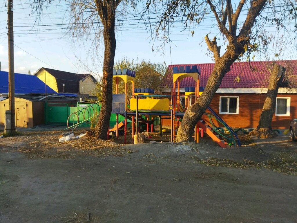 Oyun alanı Детская площадка, Omsk, foto