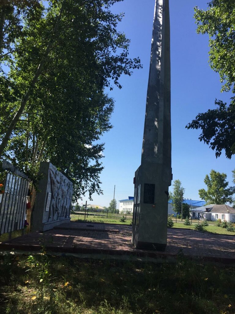 Anıt, heykel Землякам, павшим в годы Великой Отечественной войны, Altayski krayı, foto