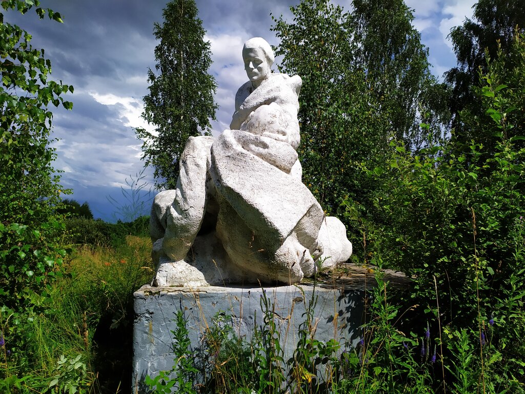 Anıt, heykel Скорбящая мать, İvanovskaya oblastı, foto