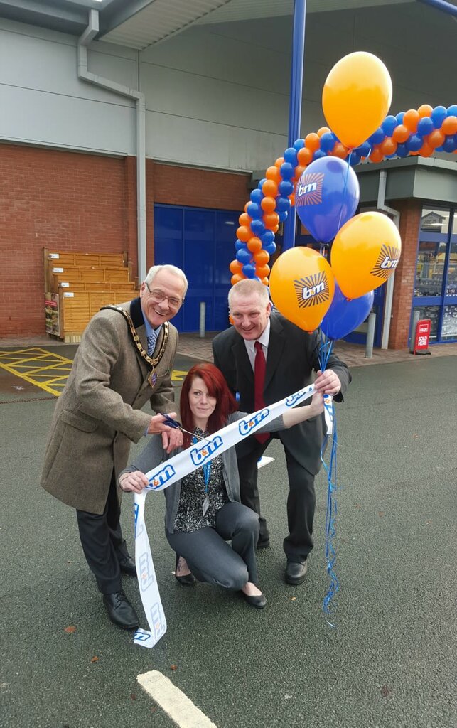 i̇ndirim ve fırsat sistemleri B&m Home Store with Garden Centre, İngiltere, foto