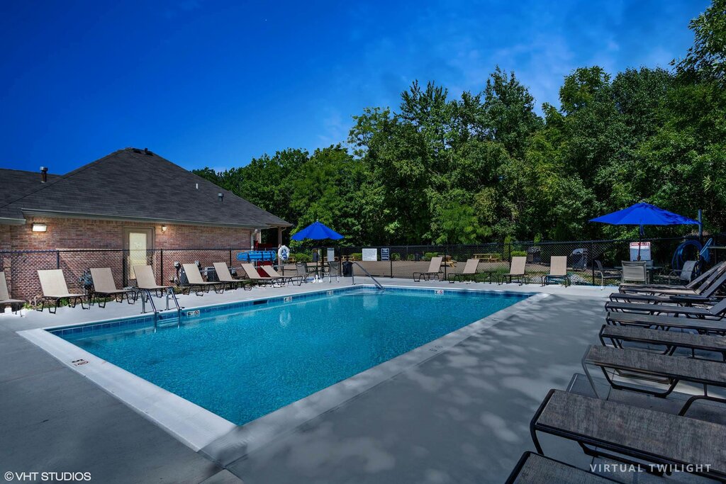 Emlak ofisi Park Place Apartments, Louisville, foto