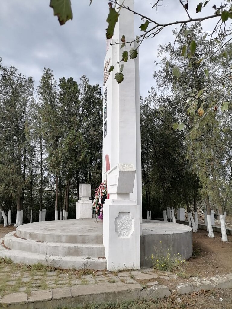 Anıt, heykel Военный мемориал, Kırım Cumhuriyeti, foto