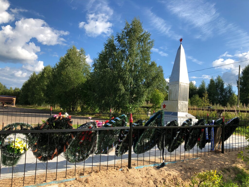 Anıt, heykel Воинам-землякам, погибшим на фронтах Великой Отечественной войны, Arhangelskaya oblastı, foto