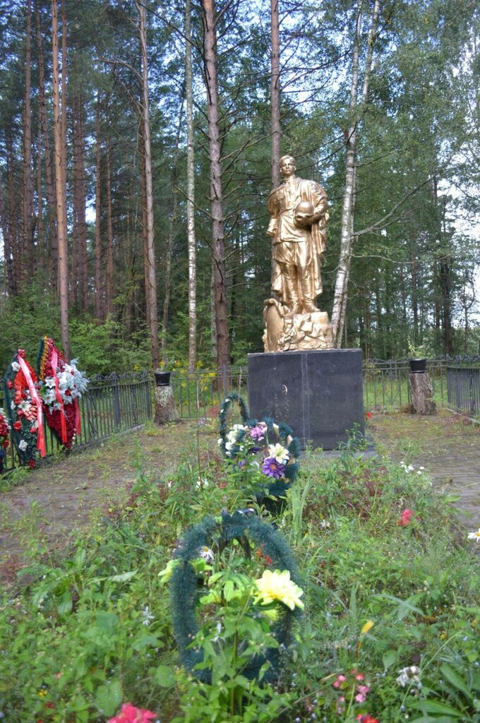 Anıt, heykel Братская могила, Tverskaya oblastı, foto