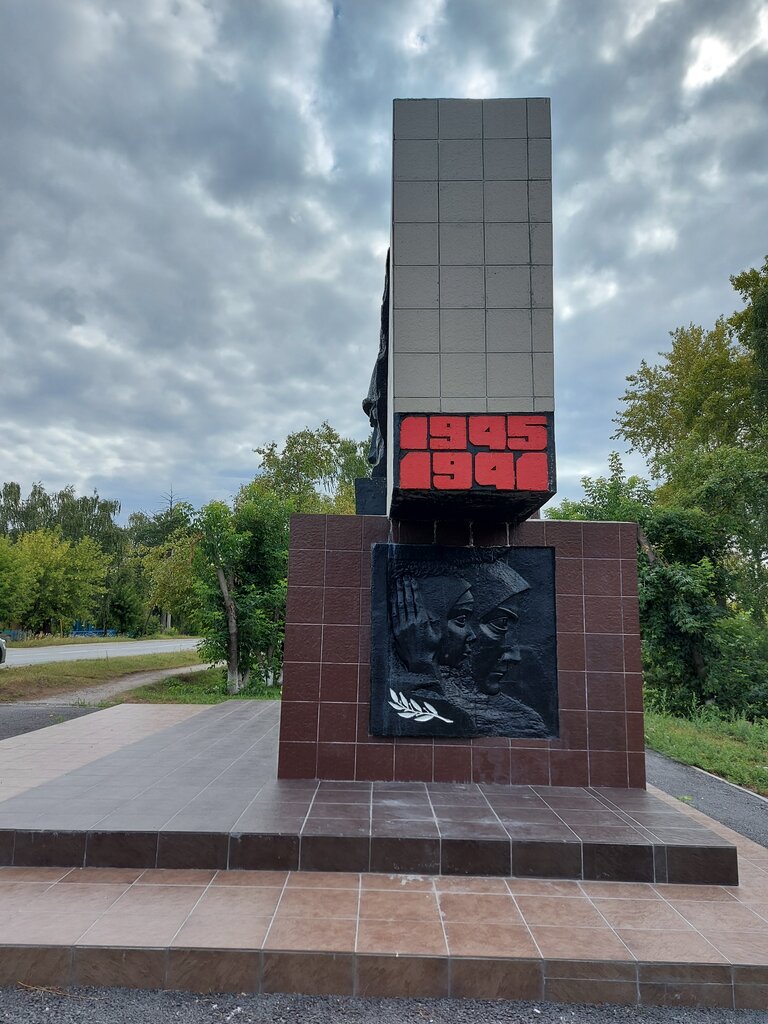 Anıt, heykel Землякам-леспромхозовцам, Sverdlovskaya oblastı, foto