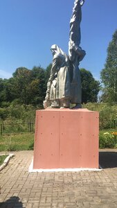 Воинское захоронение (Kaluga Region, Ulyanovskiy rayon, selskoye poseleniye Melikhovo, selo Krapivna), anıt, heykel  Kalujskaya oblastından
