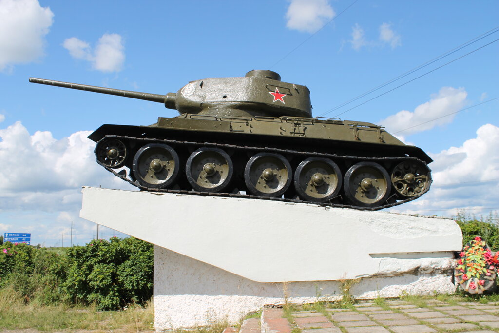 Teknoloji anıtı Танк Т-34, Smolenskaya oblastı, foto