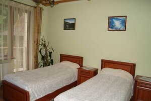 Usadba Diky med (Ukraine, Jablonitsa, Urochyshe Zhenets 696, 78596, Tatariv, UA), otel  Ivano‑Frankovsk Bölgesi'nden