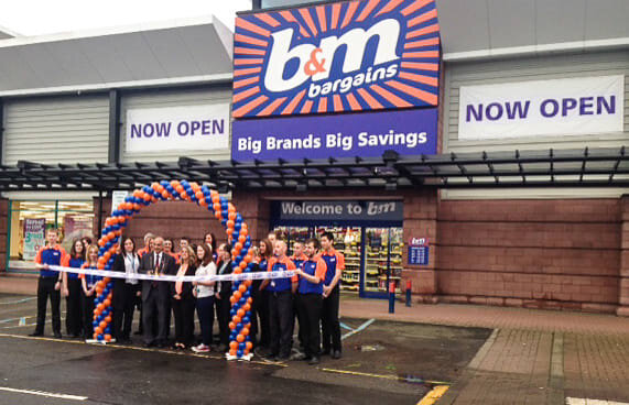 Şans oyunları B&m Store, Glasgow, foto