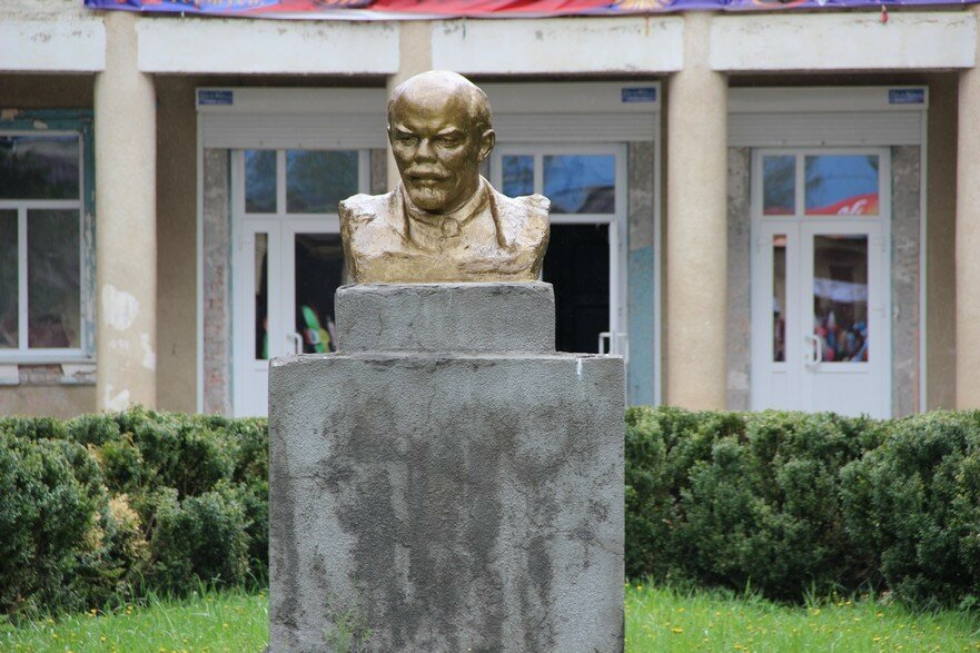 Anıt, heykel В.И. Ленин, Karaçay‑Çerkez Cumhuriyeti, foto