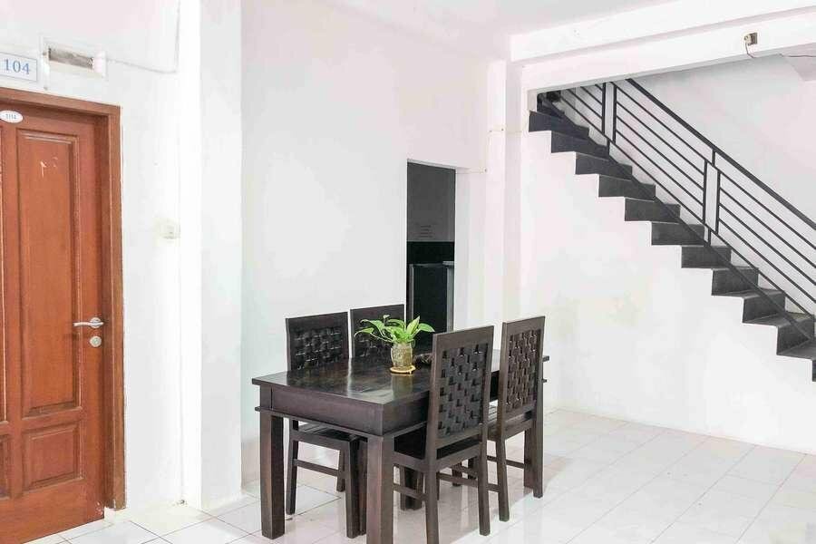 Otel RedDoorz near Eco Green Park Batu, , foto