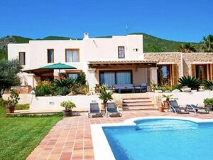 Tranquil Villa in Ibiza with Swimming Pool (Islas Baleares, Ibiza, Ibiza, Calle Can Bufí), otel  İbiza'dan