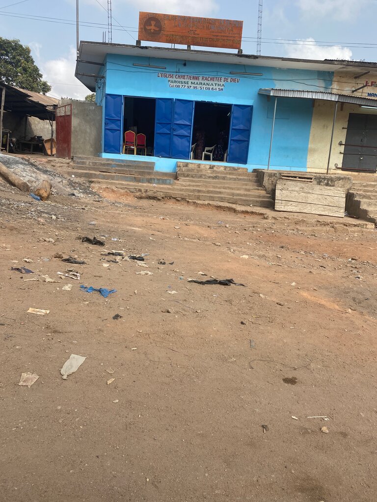 Katolik kiliseleri Eglise chretienne rachetee de Dieu, Bouake, foto