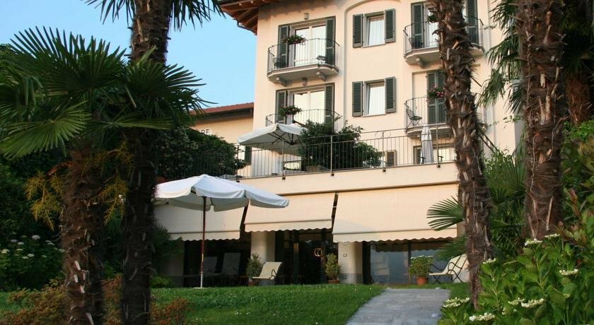Otel Hotel Belvedere Ranco, Lombardiya, foto