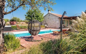 Stunning Home In Zemunik Gornji With 4 Bedrooms Wifi And Outdoor Swimming Pool (Zadar County, Zemunik Donji), otel  Zadar Bölgesi'nden