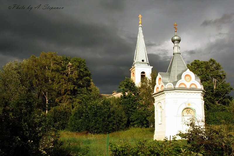 Ortodoks kiliseleri Tserkov Uspeniya Presvyatoy Bogoroditsy V Zaruchye, Saint‑Petersburg ve Leningradskaya oblastı, foto