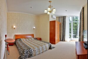 Южная Пальмира (Алупкинское шоссе No:12В, посёлок городского типа Курпаты), otel  Kırım Cumhuriyeti'nden