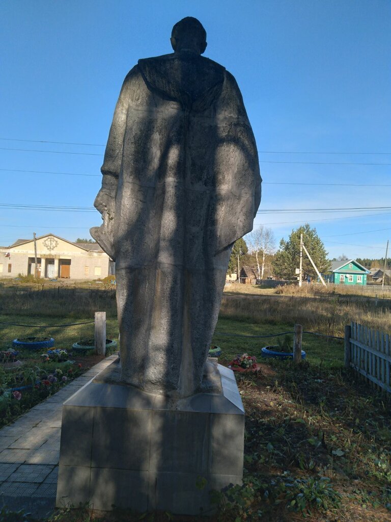 Anıt, heykel Неизвестный Солдат, Kirovskaya oblastı, foto