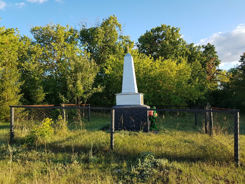 Anıt, heykel Обелиск воинам-землякам, павшим в годы Великой Отечественной войны, Orenburgskaya oblastı, foto