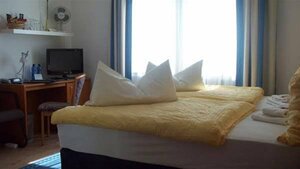 Hotel Merlin (Siegesstraße No:40, Köln), otel  Köln'den