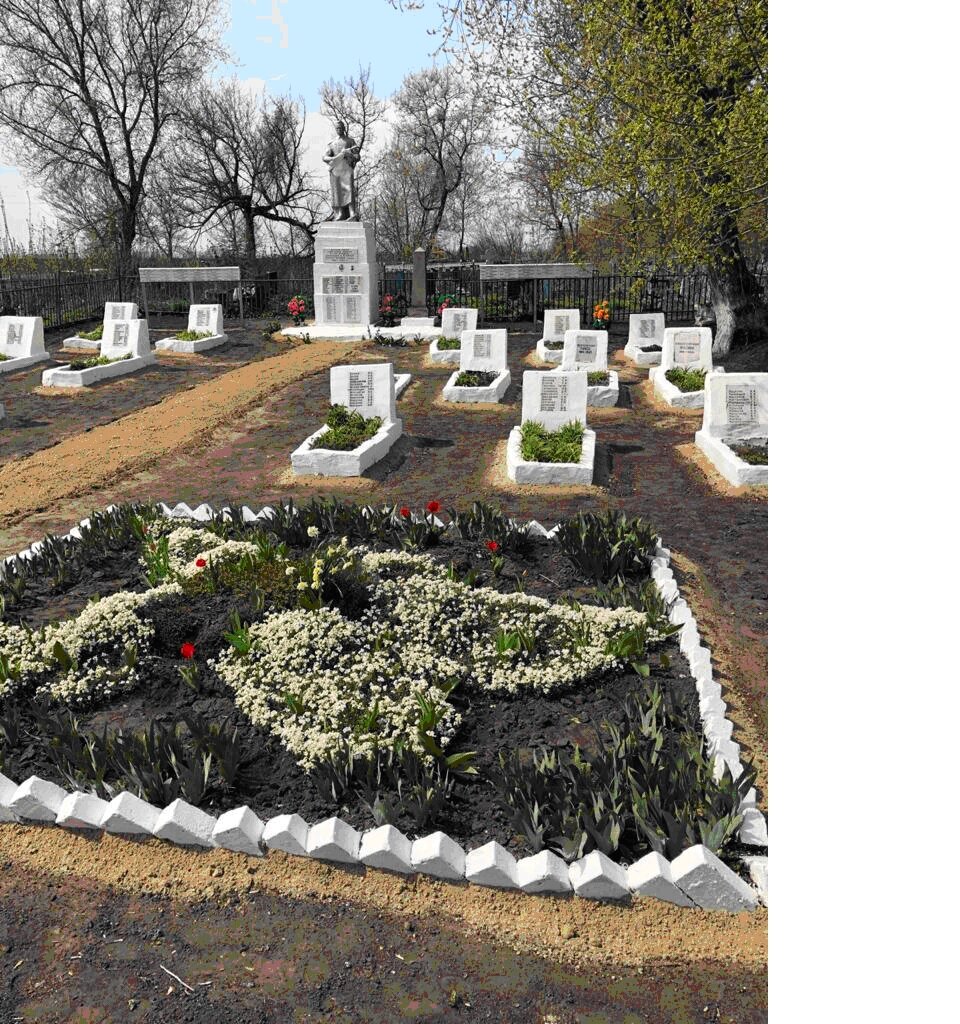 Anıt, heykel Братская могила советских воинов, Kurskaya oblastı, foto