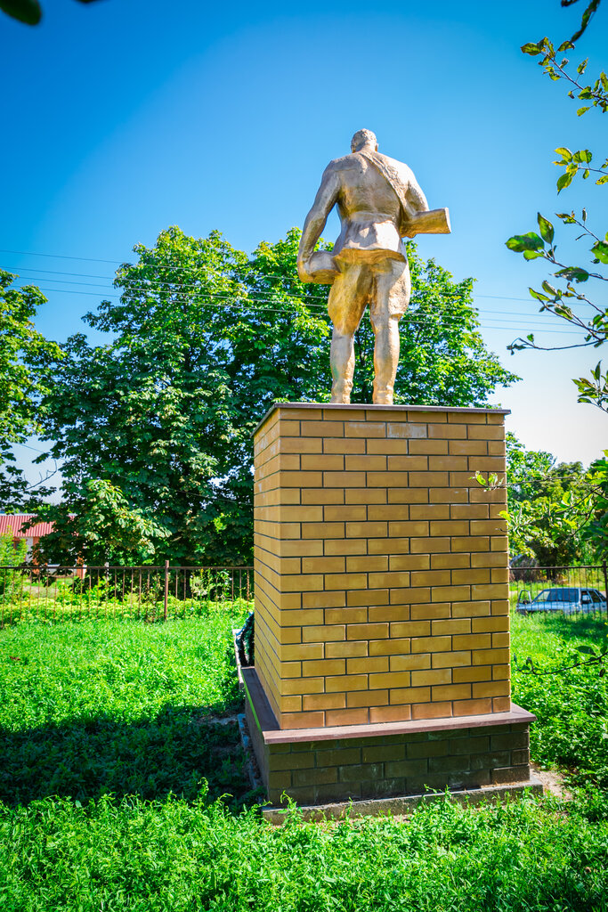 Anıt, heykel Братская могила, Kurskaya oblastı, foto