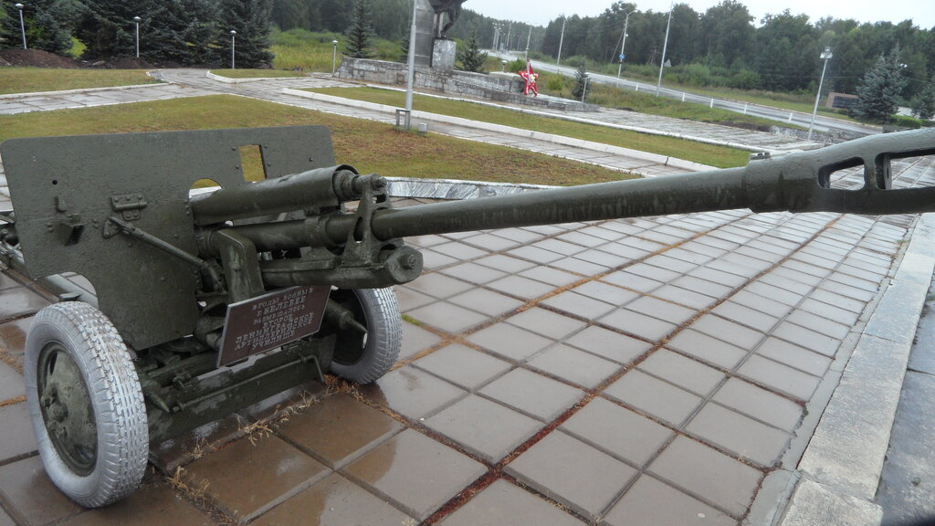 Teknoloji anıtı 76-мм дивизионная пушка ЗиС-3 образца 1942 г., Belebey, foto