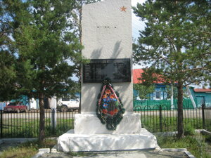 Погибшим в годы Великой Отечественной войны (Republic of Bashkortostan, Uchalinskiy District, Mansurovskiy selsovet, derevnya Abzakovo, Sovetskaya ulitsa), anıt, heykel  Başkurdistan'dan
