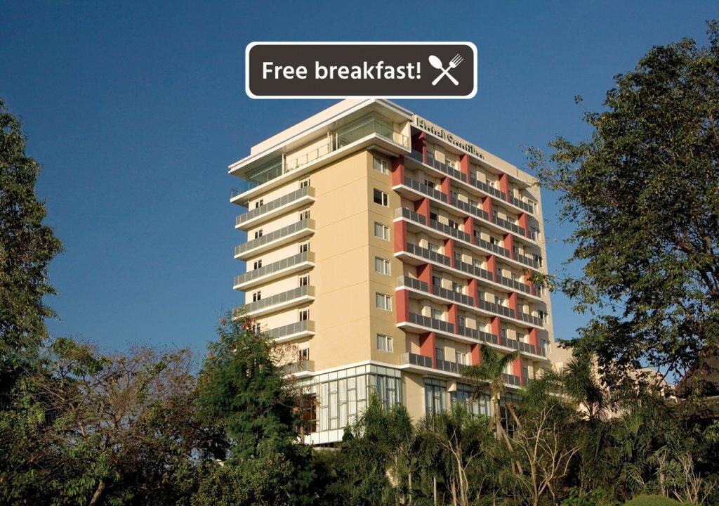 Otel Hotel Santika Jemursari, Surabaya, foto