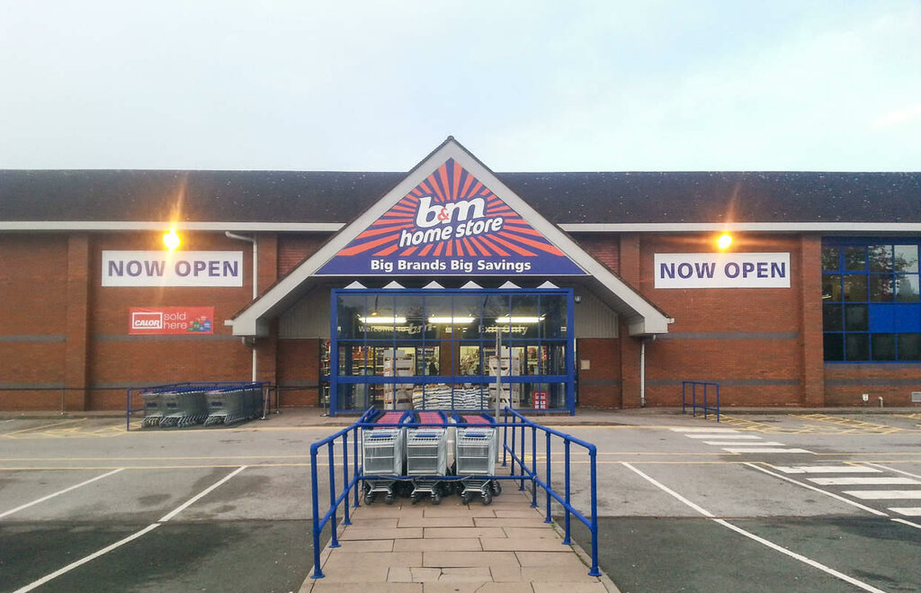 Şans oyunları B&m Home Store with Garden Centre, İngiltere, foto