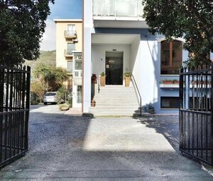 Residence Argentina (Liguria, Provincia di Savona, Via Venezia, 13), otel  Spotorno'dan