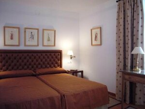 Hotel Boutique Casa De Orellana (Comunidad Autónoma de Extremadura, Badajoz, Calle Palomas, 5), otel