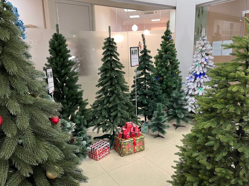 Yapay çam ağaçları ve süsleri Елки искусственные, Krasnodar, foto