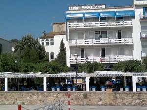 Hotel Corisco (Calle Pou de la Vila No:8, Tossa de Mar), otel  Tossa de Mar'dan