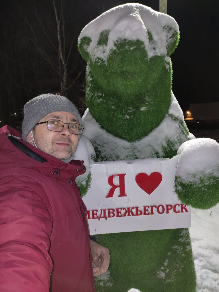 Park, sokak heykeli Медведь с мёдом, Medvezhyegorsk, foto