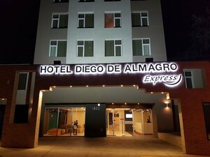 Diego de Almagro Calama Express (Antofagasta Region, Provincia de El Loa, Comuna de Calama, Calama), otel  Calama'dan