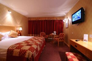 The Cabarfeidh Hotel (England, Halton, Manor Park), otel  Stornoway'den