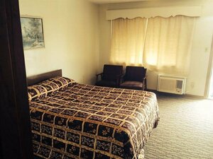 Plaza Inn (United States Route 1), otel  Peabody'den