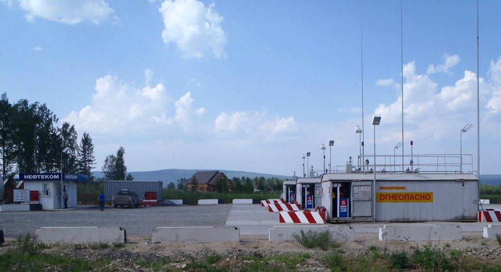 Benzin istasyonu Neftecom, Krasnoyarski krayı, foto