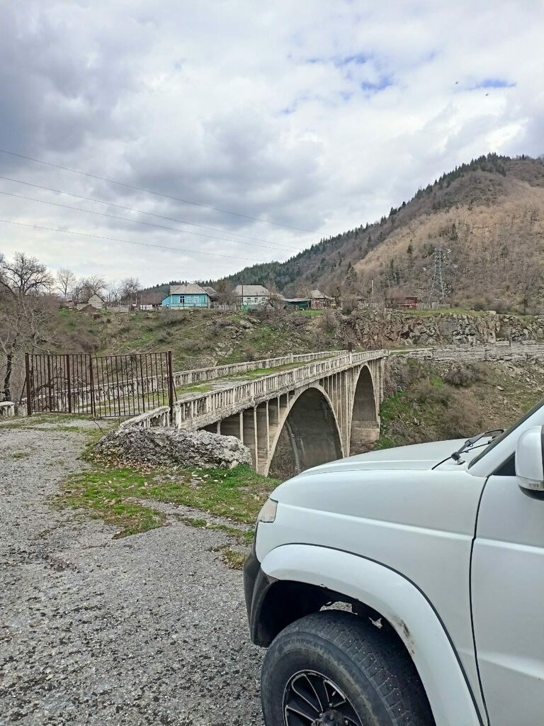 Turistik yerler Guftinsky Bridge, Dzau Bölgesi, foto